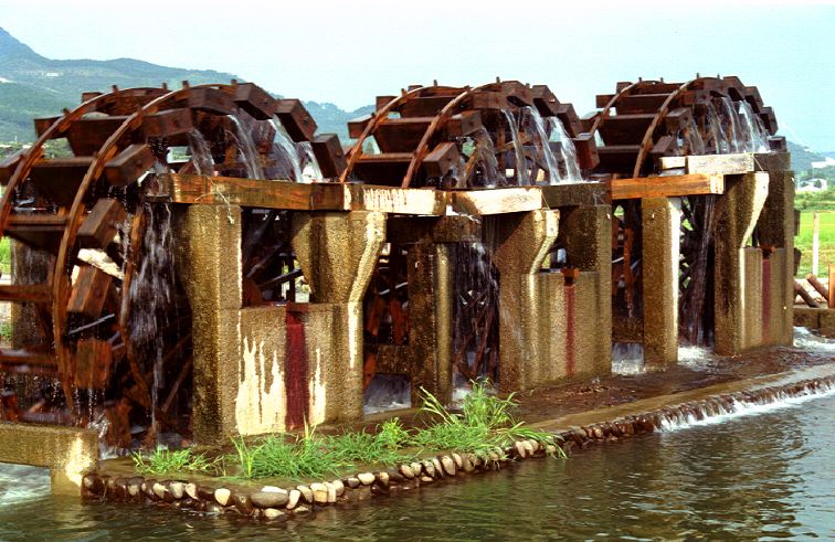水車のある風景